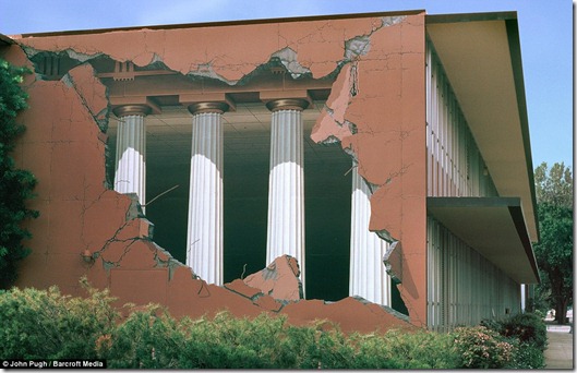 Amazing 3D Murals Painted On Buildings [Pictures]